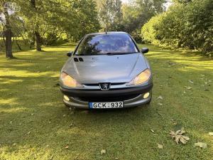 Pelēks Peugeot 206 2001 Viļņa, ar dzinēja tilpumu 2.00 L un nobraukumu 274 tūkst. km par 650 €, foto 3 vietnē AUTOMOTO.COM.LV