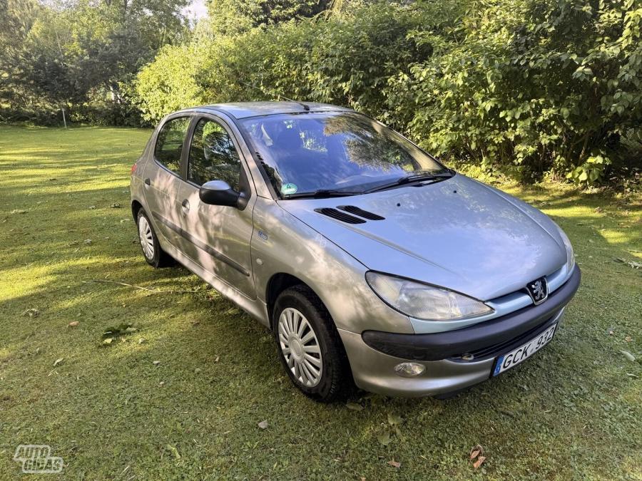Pelēks Peugeot 206 2001 Viļņa, ar dzinēja tilpumu 2.00 L un nobraukumu 274 tūkst. km par 650 €, foto 5 vietnē AUTOMOTO.COM.LV