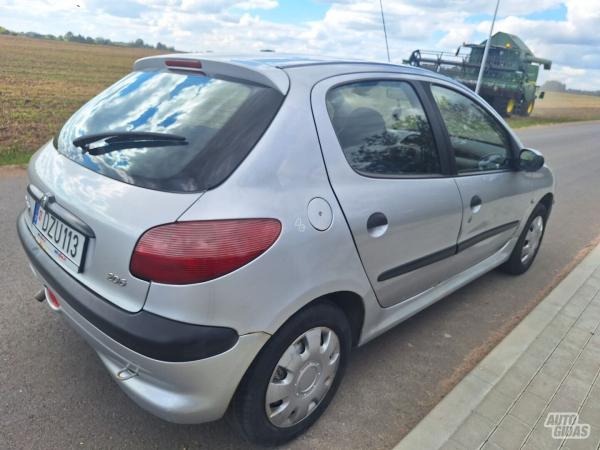 Grey Peugeot 206 2002 in Ukmerge, with an engine capacity of 1.40 L and mileage of 208 thousand km for 555 €, photo 5 on AUTOMOTO.COM.LV