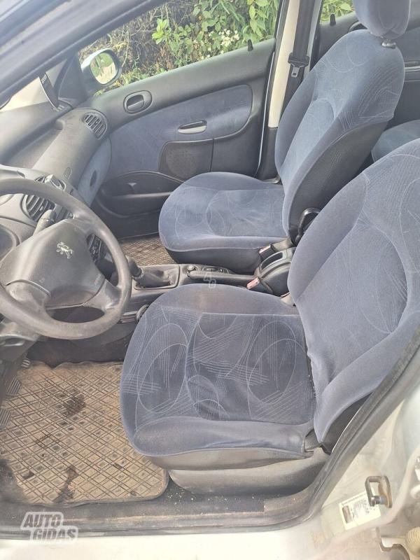 Grey Peugeot 206 2002 in Ukmerge, with an engine capacity of 1.40 L and mileage of 208 thousand km for 555 €, photo 7 on AUTOMOTO.COM.LV