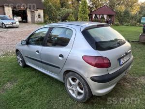 Pelēks Peugeot 206 2002 Bauska, ar dzinēja tilpumu 1.40 L un nobraukumu 280 tūkst. km par 500 €, foto 3 vietnē AUTOMOTO.COM.LV