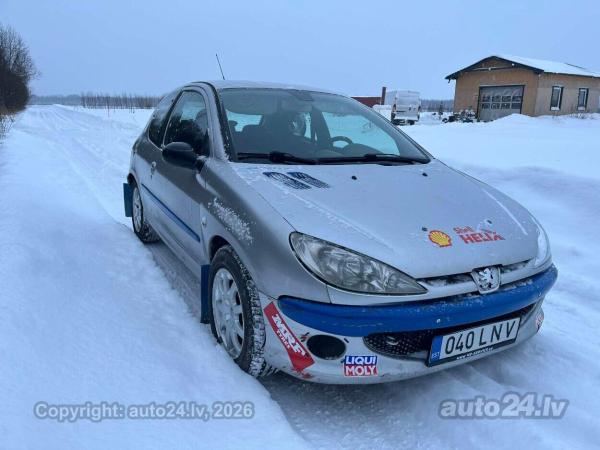 Pelēks Peugeot 206 2003 Tallina, ar dzinēja tilpumu 1.60 L un nobraukumu 100 tūkst. km par 4500 €, foto 3 vietnē AUTOMOTO.COM.LV