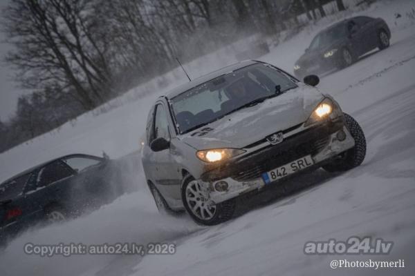 Pelēks Peugeot 206 2003 Tallina, ar dzinēja tilpumu 2.00 L un nobraukumu 0 tūkst. km par 700 €, foto 1 vietnē AUTOMOTO.COM.LV