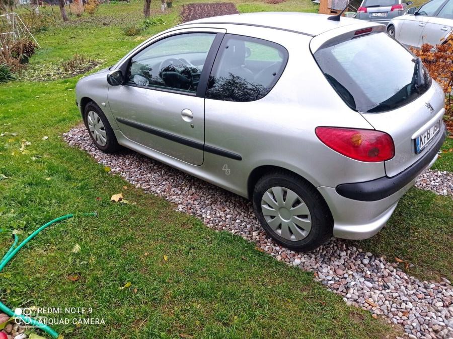 Grey Peugeot 206 2003 in Raseiniai, with an engine capacity of 1.40 L and mileage of 220 thousand km for 980 €, photo 4 on AUTOMOTO.COM.LV