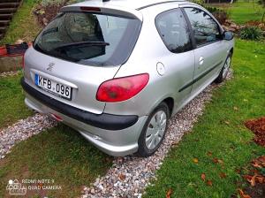 Grey Peugeot 206 2003 in Raseiniai, with an engine capacity of 1.40 L and mileage of 220 thousand km for 980 €, photo 5 on AUTOMOTO.COM.LV