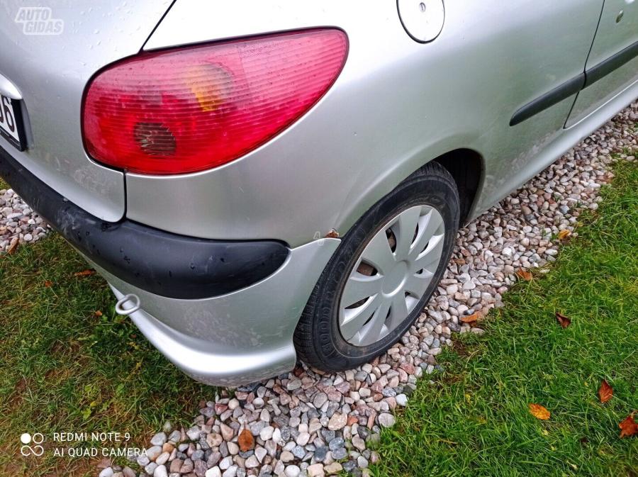 Grey Peugeot 206 2003 in Raseiniai, with an engine capacity of 1.40 L and mileage of 220 thousand km for 980 €, photo 9 on AUTOMOTO.COM.LV