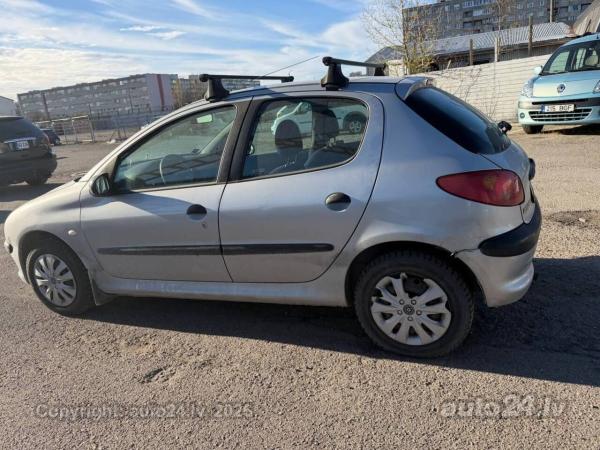 Grey Peugeot 206 2003 in Tallinn, with an engine capacity of 1.40 L and mileage of 209 thousand km for 799 €, photo 4 on AUTOMOTO.COM.LV