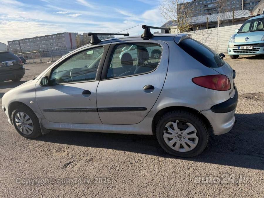 Grey Peugeot 206 2003 in Tallinn, with an engine capacity of 1.40 L and mileage of 209 thousand km for 799 €, photo 5 on AUTOMOTO.COM.LV