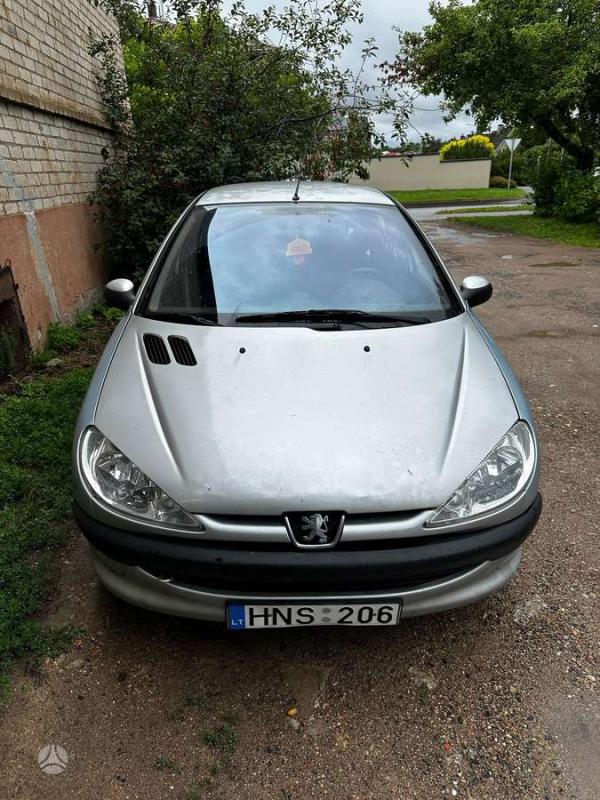 Pelēks Peugeot 206 2003 Kauņa, ar dzinēja tilpumu 1.40 L un nobraukumu 286 tūkst. km par 350 €, foto 1 vietnē AUTOMOTO.COM.LV