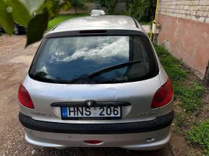 Pelēks Peugeot 206 2003 Kauņa, ar dzinēja tilpumu 1.40 L un nobraukumu 286 tūkst. km par 350 €, foto 4 vietnē AUTOMOTO.COM.LV
