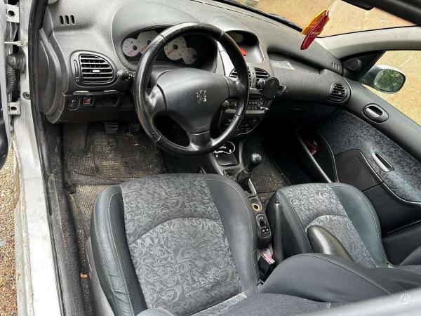 Pelēks Peugeot 206 2003 Kauņa, ar dzinēja tilpumu 1.40 L un nobraukumu 286 tūkst. km par 350 €, foto 7 vietnē AUTOMOTO.COM.LV
