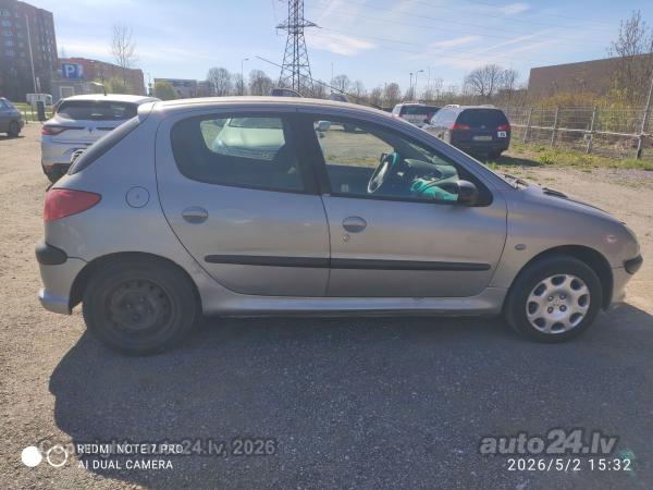 Pelēks Peugeot 206 2004 Tallina, ar dzinēja tilpumu 1.40 L un nobraukumu 137 tūkst. km par 500 €, foto 2 vietnē AUTOMOTO.COM.LV