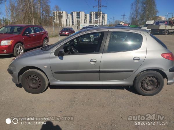 Pelēks Peugeot 206 2004 Tallina, ar dzinēja tilpumu 1.40 L un nobraukumu 137 tūkst. km par 500 €, foto 3 vietnē AUTOMOTO.COM.LV