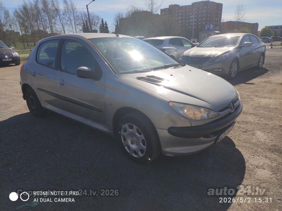 Grey Peugeot 206 2004 in Tallinn, with an engine capacity of 1.40 L and mileage of 137 thousand km for 500 €, photo 5 on AUTOMOTO.COM.LV