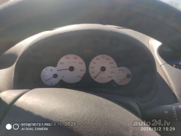 Pelēks Peugeot 206 2004 Tallina, ar dzinēja tilpumu 1.40 L un nobraukumu 137 tūkst. km par 500 €, foto 6 vietnē AUTOMOTO.COM.LV