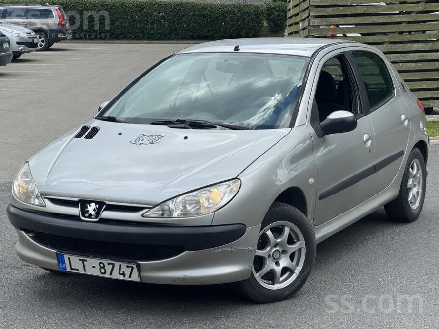 Pelēks Peugeot 206 2004 Rēzekne, ar dzinēja tilpumu 1.40 L un nobraukumu 232 tūkst. km par 410 €, foto 1 vietnē AUTOMOTO.COM.LV