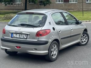 Pelēks Peugeot 206 2004 Rēzekne, ar dzinēja tilpumu 1.40 L un nobraukumu 232 tūkst. km par 410 €, foto 4 vietnē AUTOMOTO.COM.LV