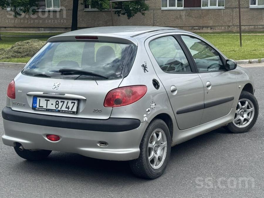 Pelēks Peugeot 206 2004 Rēzekne, ar dzinēja tilpumu 1.40 L un nobraukumu 232 tūkst. km par 410 €, foto 4 vietnē AUTOMOTO.COM.LV