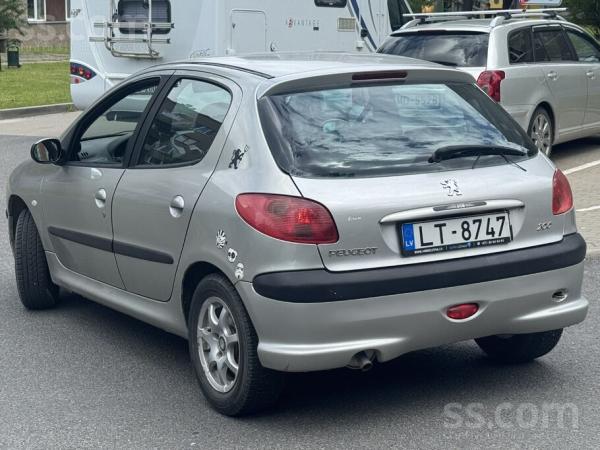 Grey Peugeot 206 2004 in Rezekne, with an engine capacity of 1.40 L and mileage of 232 thousand km for 410 €, photo 4 on AUTOMOTO.COM.LV