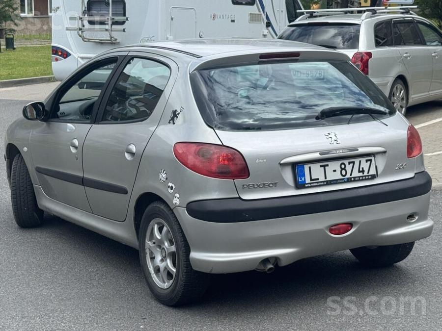 Pelēks Peugeot 206 2004 Rēzekne, ar dzinēja tilpumu 1.40 L un nobraukumu 232 tūkst. km par 410 €, foto 5 vietnē AUTOMOTO.COM.LV