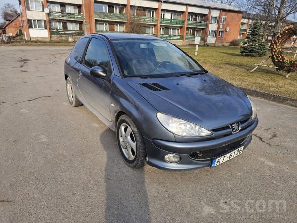 Grey Peugeot 206 2005 in Gulbene, with an engine capacity of 1.60 L and mileage of 334 thousand km for 1500 €, photo 1 on AUTOMOTO.COM.LV