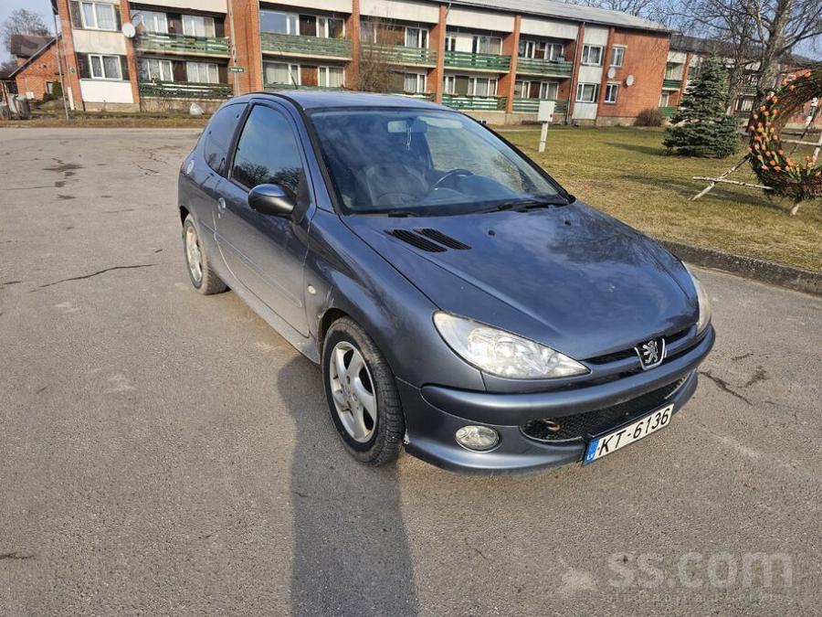 Grey Peugeot 206 2005 in Gulbene, with an engine capacity of 1.60 L and mileage of 334 thousand km for 1500 €, photo 1 on AUTOMOTO.COM.LV