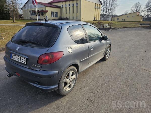 Grey Peugeot 206 2005 in Gulbene, with an engine capacity of 1.60 L and mileage of 334 thousand km for 1500 €, photo 2 on AUTOMOTO.COM.LV