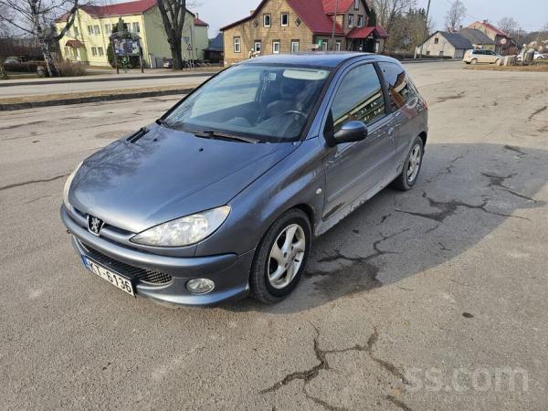 Grey Peugeot 206 2005 in Gulbene, with an engine capacity of 1.60 L and mileage of 334 thousand km for 1500 €, photo 3 on AUTOMOTO.COM.LV