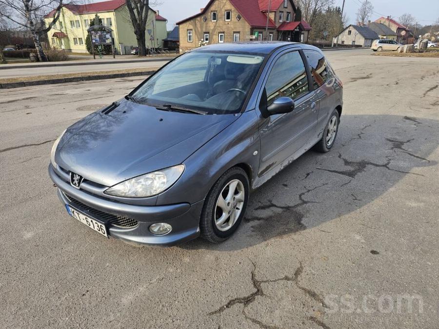 Grey Peugeot 206 2005 in Gulbene, with an engine capacity of 1.60 L and mileage of 334 thousand km for 1500 €, photo 3 on AUTOMOTO.COM.LV