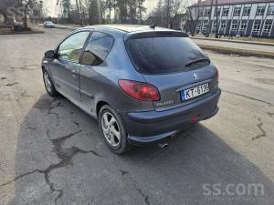 Grey Peugeot 206 2005 in Gulbene, with an engine capacity of 1.60 L and mileage of 334 thousand km for 1500 €, photo 4 on AUTOMOTO.COM.LV