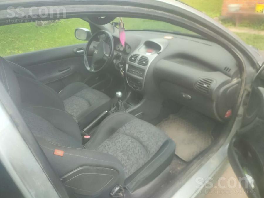 Pelēks Peugeot 206 2005 Ludza, ar dzinēja tilpumu 1.60 L un nobraukumu 354 tūkst. km par 750 €, foto 3 vietnē AUTOMOTO.COM.LV