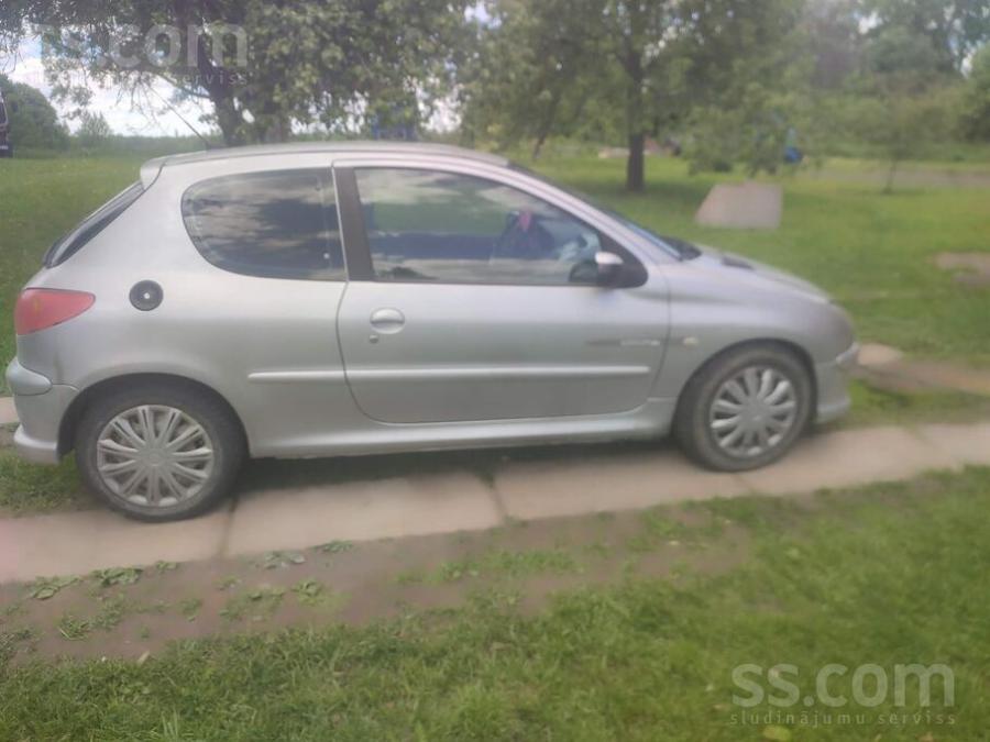 Серый Пежо 206 2005 в Лудза, объемом двигателя 1.60 л и пробегом 354 тыс. км за 750 €, фото 1 на AUTOMOTO.COM.LV