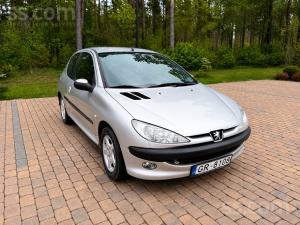 Pelēks Peugeot 206 2005 Rīga, ar dzinēja tilpumu 1.40 L un nobraukumu 129 tūkst. km par 1150 €, foto  vietnē AUTOMOTO.COM.LV