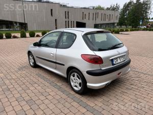Pelēks Peugeot 206 2005 Rīga, ar dzinēja tilpumu 1.40 L un nobraukumu 129 tūkst. km par 1150 €, foto 3 vietnē AUTOMOTO.COM.LV