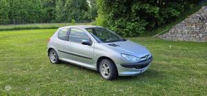 Grey Peugeot 206 2005 in Mazeikiai, with an engine capacity of 1.12 L and mileage of 116 thousand km for 800 €, photo  on AUTOMOTO.COM.LV