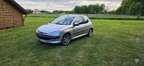 Pelēks Peugeot 206 2005 Mažeikiai, ar dzinēja tilpumu 1.12 L un nobraukumu 116 tūkst. km par 800 €, foto 2 vietnē AUTOMOTO.COM.LV