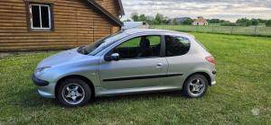Pelēks Peugeot 206 2005 Mažeikiai, ar dzinēja tilpumu 1.12 L un nobraukumu 116 tūkst. km par 800 €, foto 4 vietnē AUTOMOTO.COM.LV