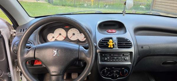Pelēks Peugeot 206 2005 Mažeikiai, ar dzinēja tilpumu 1.12 L un nobraukumu 116 tūkst. km par 800 €, foto 7 vietnē AUTOMOTO.COM.LV