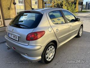 Grey Peugeot 206 2006 in Tallinn, with an engine capacity of 1.40 L and mileage of 137 thousand km for 2400 €, photo 4 on AUTOMOTO.COM.LV