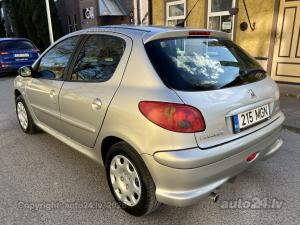 Grey Peugeot 206 2006 in Tallinn, with an engine capacity of 1.40 L and mileage of 137 thousand km for 2400 €, photo 5 on AUTOMOTO.COM.LV