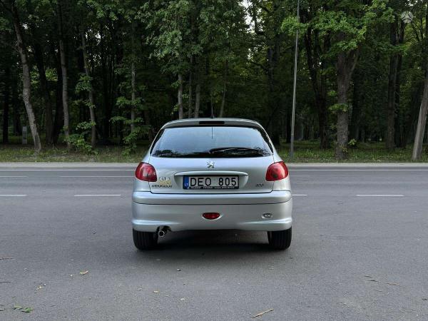 Pelēks Peugeot 206 2006 Kauņa, ar dzinēja tilpumu 1.36 L un nobraukumu 78 tūkst. km par 2000 €, foto 8 vietnē AUTOMOTO.COM.LV