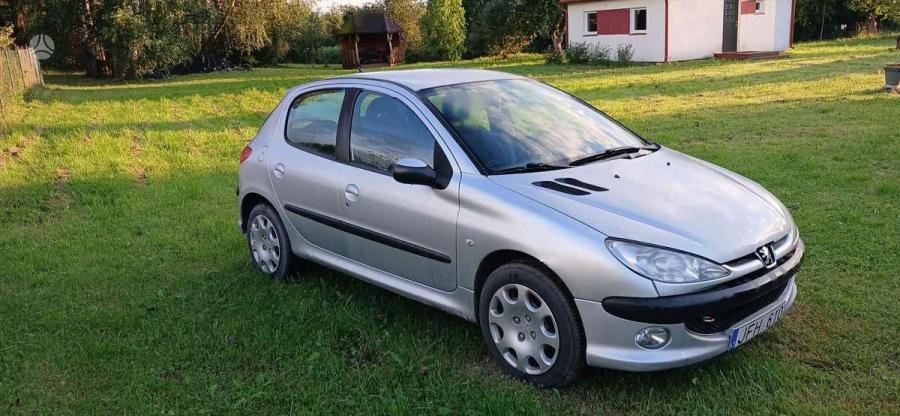 Grey Peugeot 206 2007 in Vilnius, with an engine capacity of 1.40 L and mileage of 320 thousand km for 500 €, photo 1 on AUTOMOTO.COM.LV