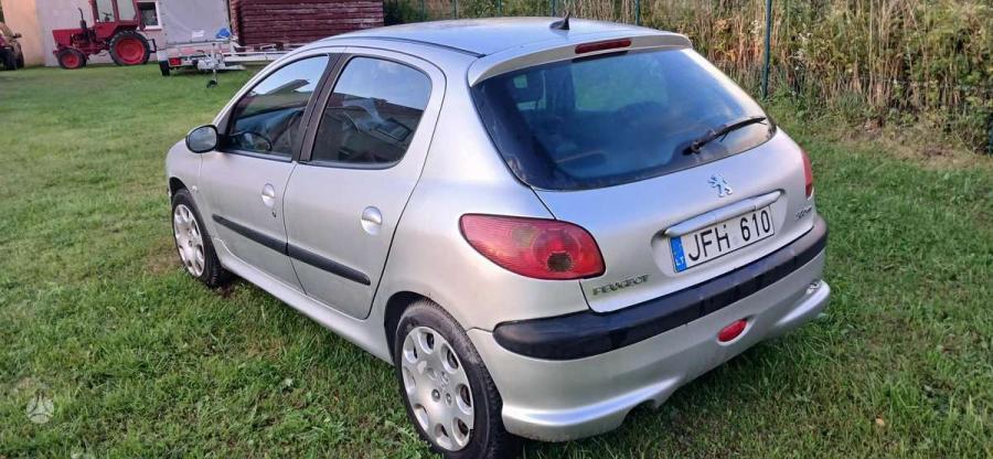 Grey Peugeot 206 2007 in Vilnius, with an engine capacity of 1.40 L and mileage of 320 thousand km for 500 €, photo 4 on AUTOMOTO.COM.LV