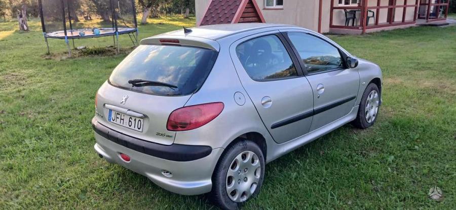 Grey Peugeot 206 2007 in Vilnius, with an engine capacity of 1.40 L and mileage of 320 thousand km for 500 €, photo 5 on AUTOMOTO.COM.LV