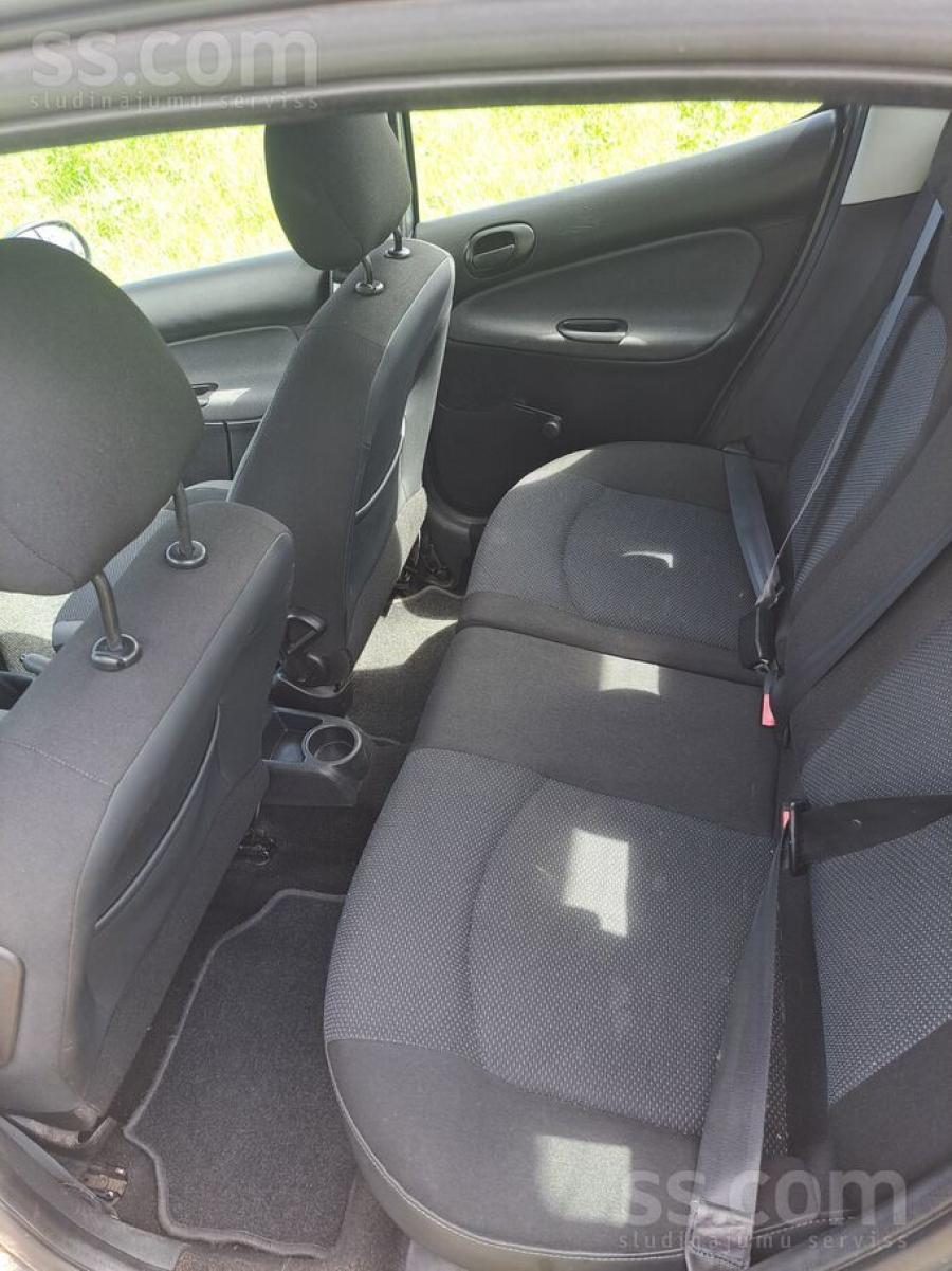 Pelēks Peugeot 206 2009 Daugavpils, ar dzinēja tilpumu 1.40 L un nobraukumu 142 tūkst. km par 3000 €, foto 5 vietnē AUTOMOTO.COM.LV