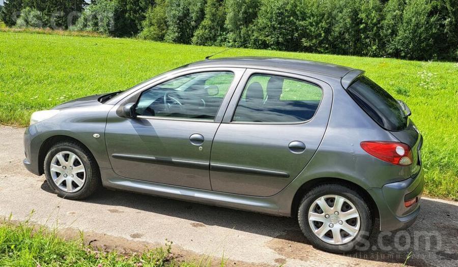 Pelēks Peugeot 206 2009 Daugavpils, ar dzinēja tilpumu 1.40 L un nobraukumu 142 tūkst. km par 3000 €, foto 6 vietnē AUTOMOTO.COM.LV