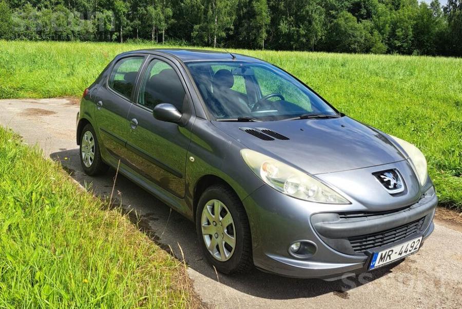 Pelēks Peugeot 206 2009 Daugavpils, ar dzinēja tilpumu 1.40 L un nobraukumu 142 tūkst. km par 3000 €, foto 7 vietnē AUTOMOTO.COM.LV