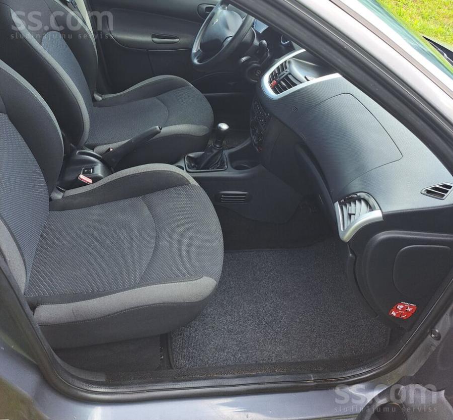 Pelēks Peugeot 206 2009 Daugavpils, ar dzinēja tilpumu 1.40 L un nobraukumu 142 tūkst. km par 3000 €, foto 8 vietnē AUTOMOTO.COM.LV