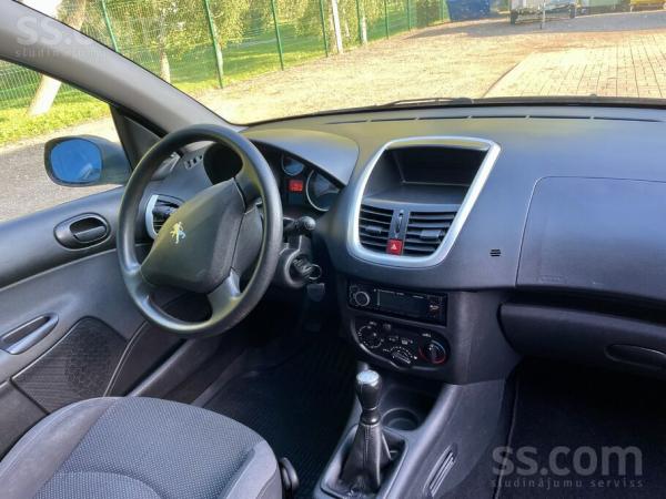 Pelēks Peugeot 206 2009 Liepāja, ar dzinēja tilpumu 1.10 L un nobraukumu 171 tūkst. km par 1590 €, foto 4 vietnē AUTOMOTO.COM.LV