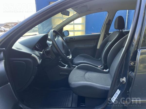 Pelēks Peugeot 206 2009 Liepāja, ar dzinēja tilpumu 1.10 L un nobraukumu 171 tūkst. km par 1590 €, foto 6 vietnē AUTOMOTO.COM.LV